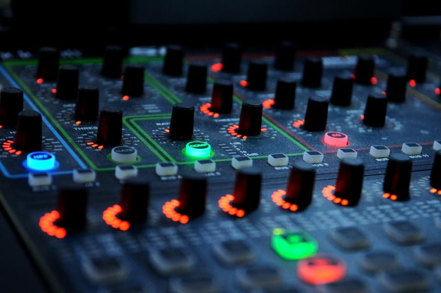 A1 Audio Engineer: What it is and How They Help | HB Live